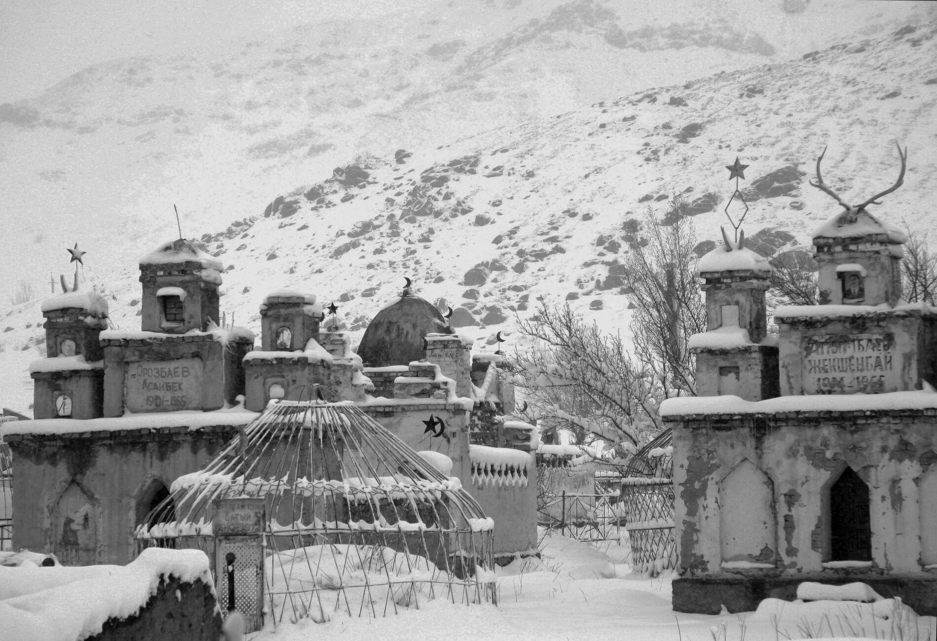 Carol Colby Tanenbaum [RA 2015] : Kyrgyz cemetery graves, 2022 ...